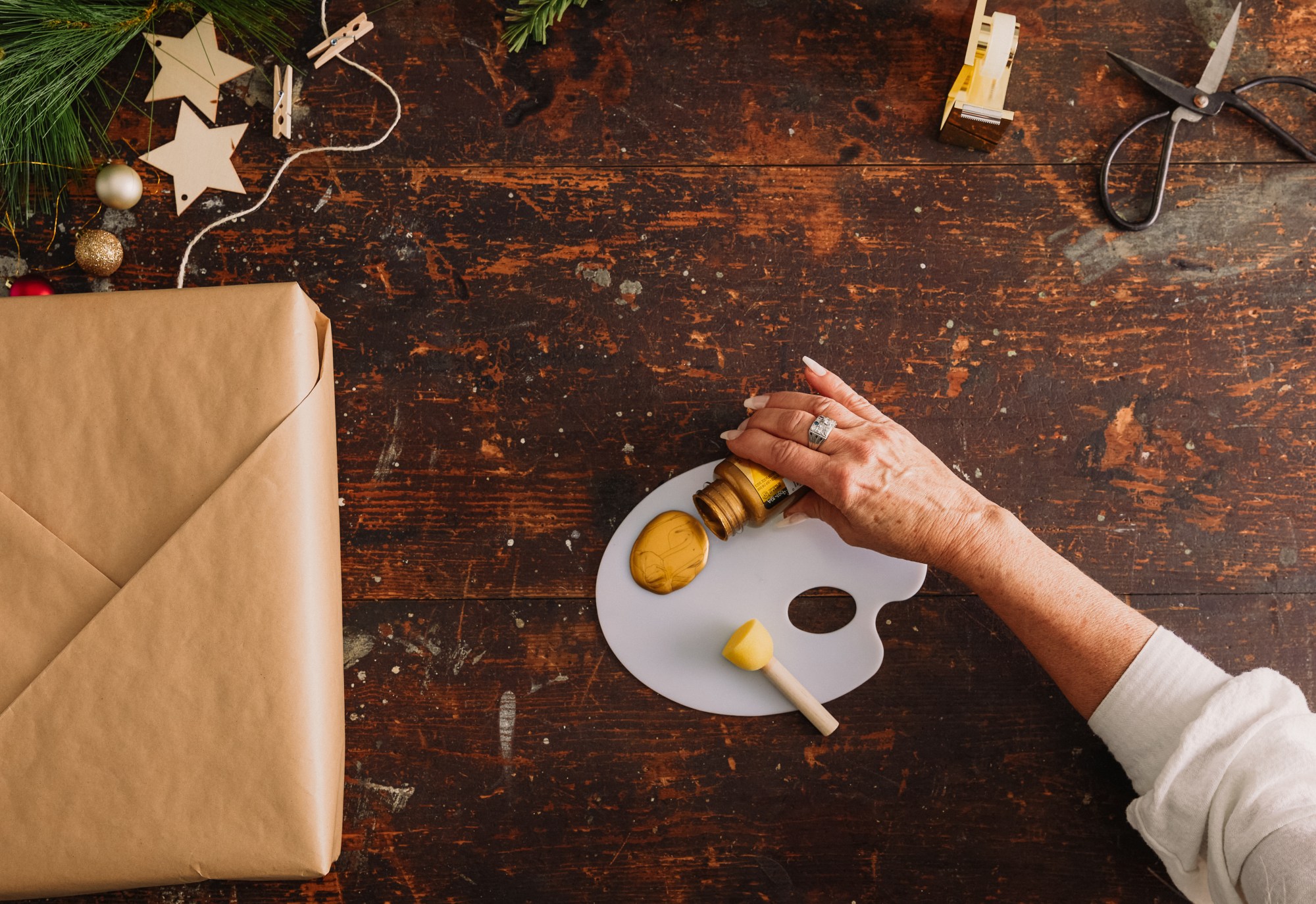 A Holiday How-To: Gift Wrapping - Threads