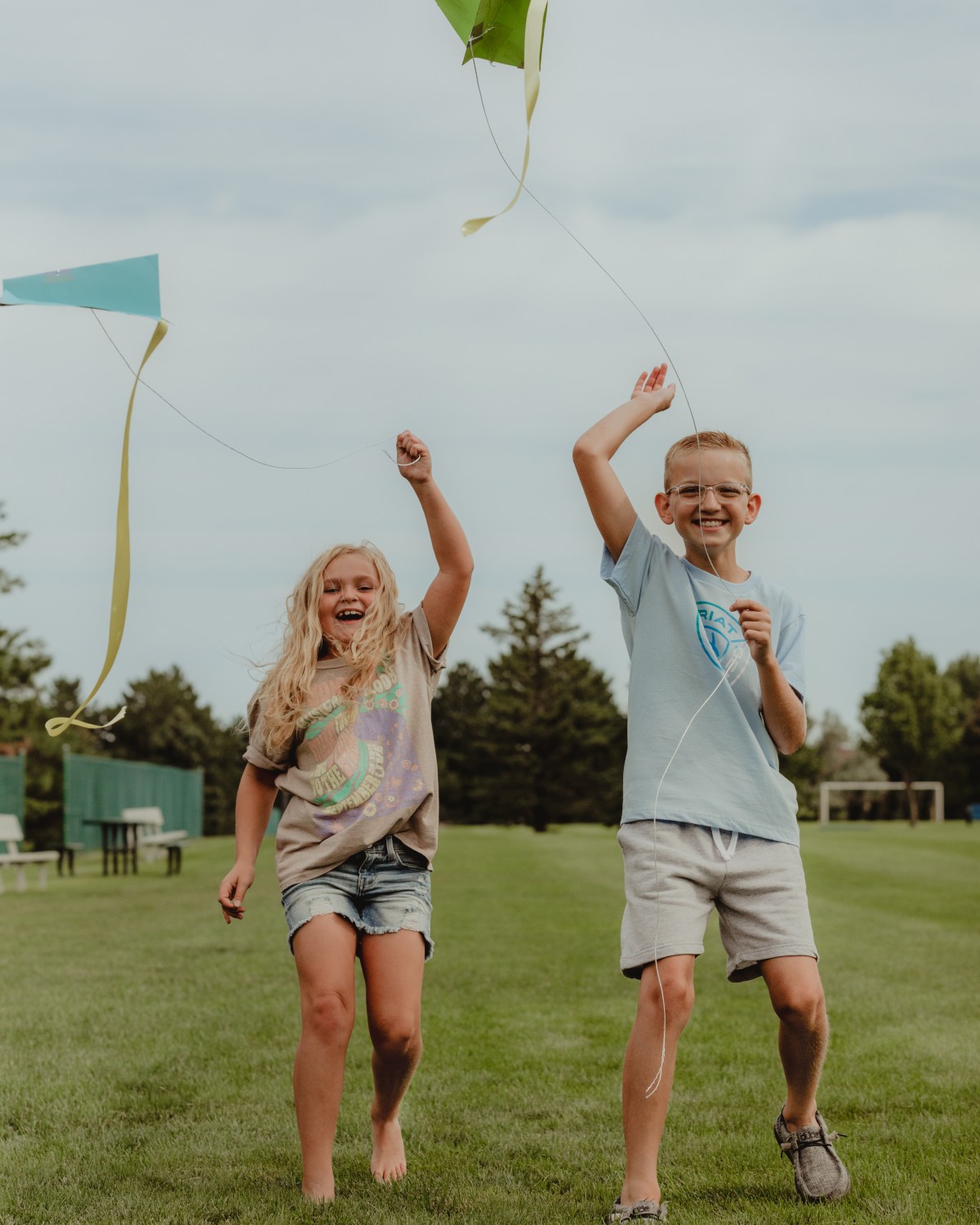 How To: Simple Construction Paper Kite - Threads