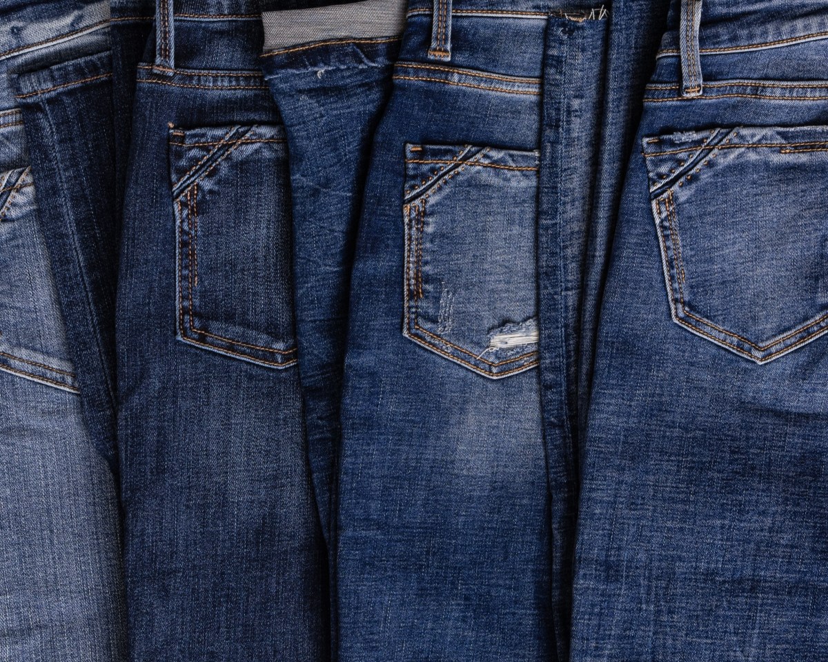 BUCKLE BLACK JEANS - Threads