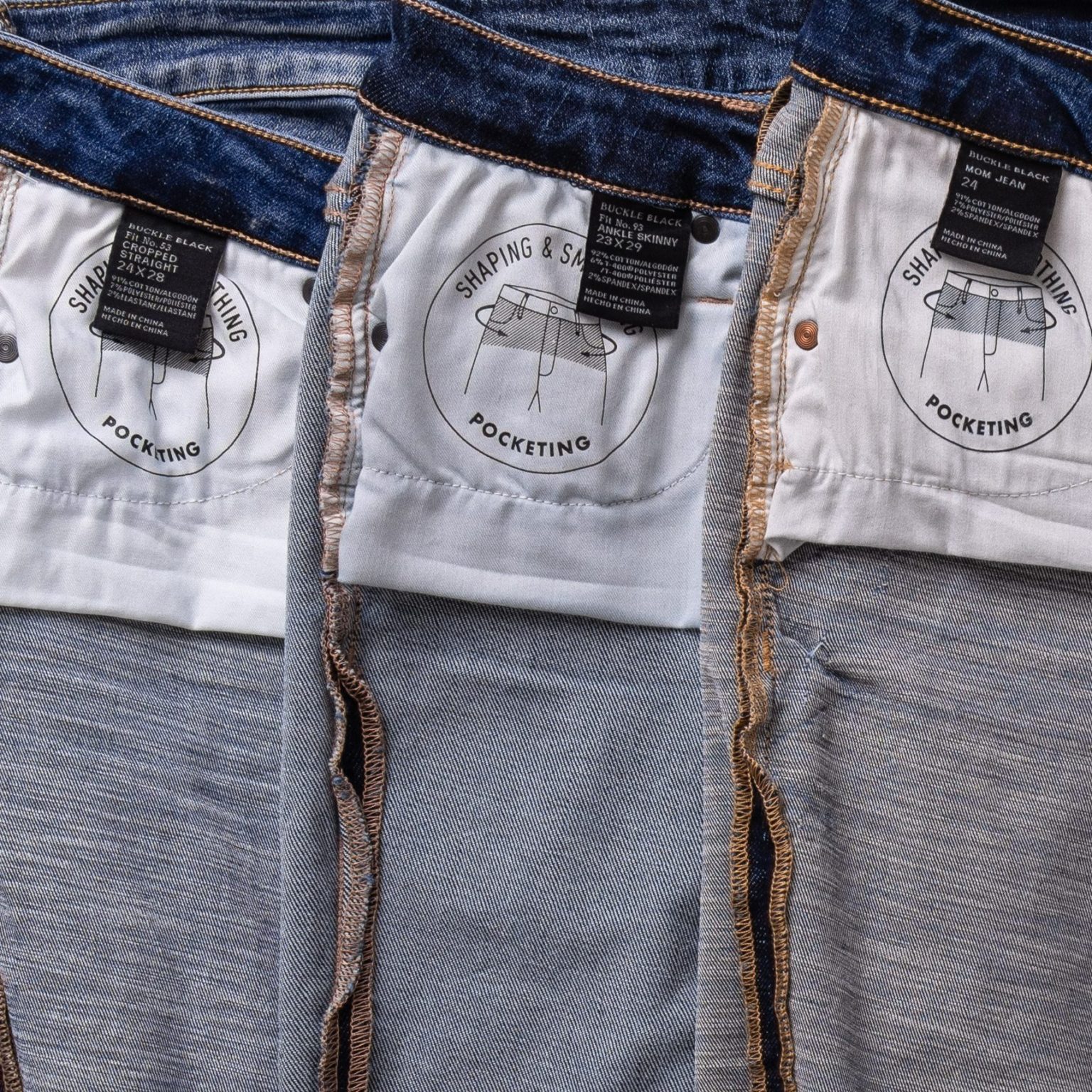 BUCKLE BLACK JEANS - Threads